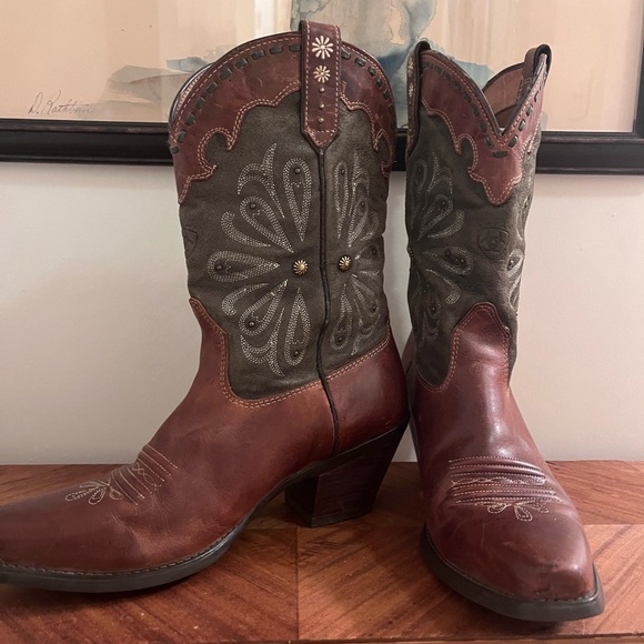 Ariat | Shoes | Ariat Green Daisy Square Toe Boots | Poshmark